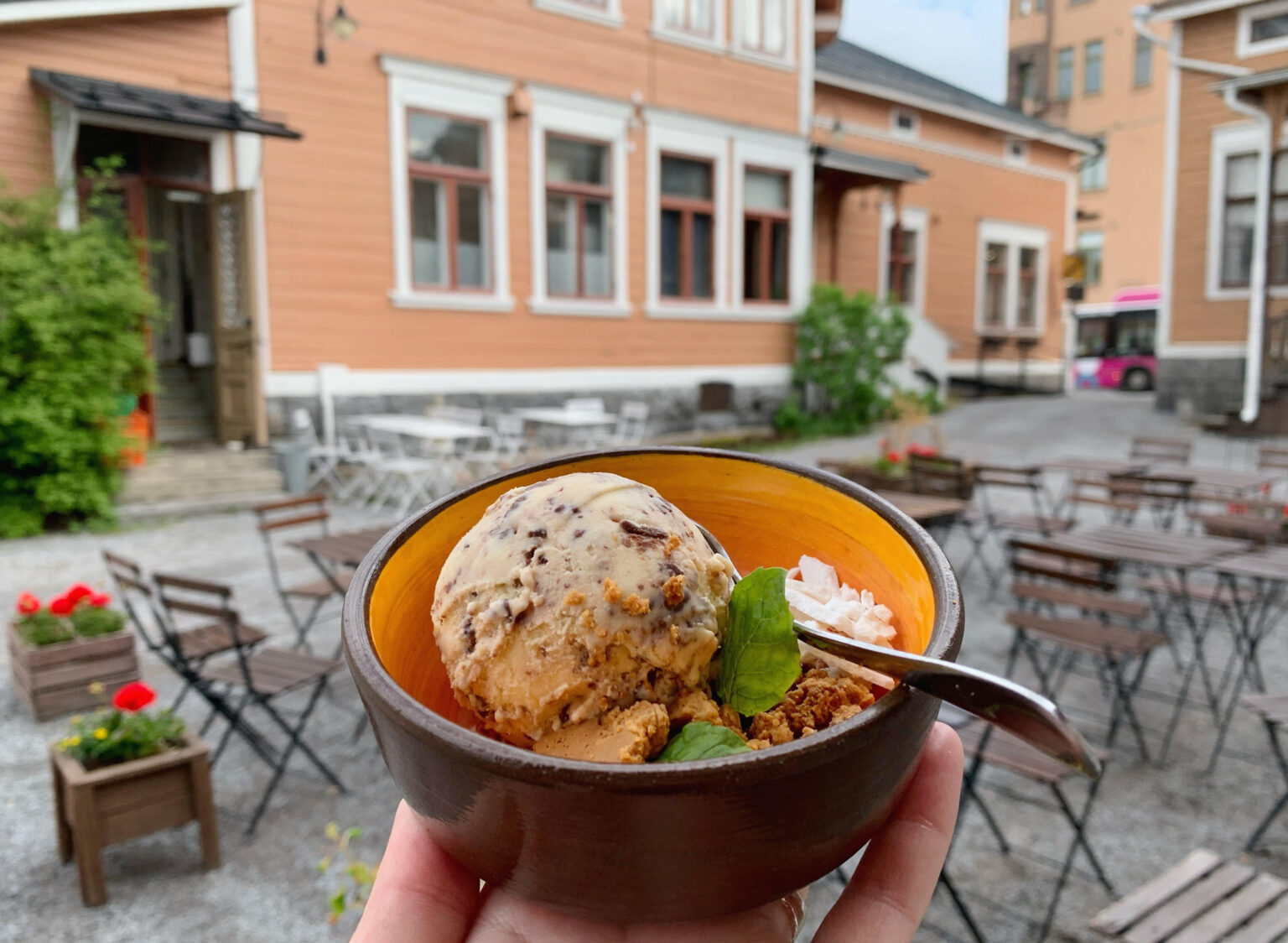 Restaurang Loftet påbörjar glassförsäljning vid Vikinga badstrand ...